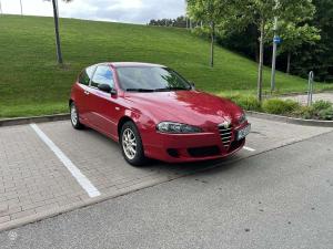 Sarkans Alfa Romeo 147 2005 Viļņa, ar dzinēja tilpumu 1.60 L un nobraukumu 184 tūkst. km par 1400 €, foto 8 vietnē AUTOMOTO.COM.LV