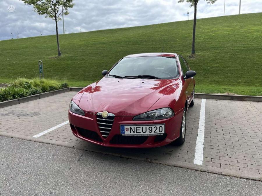 Sarkans Alfa Romeo 147 2005 Viļņa, ar dzinēja tilpumu 1.60 L un nobraukumu 184 tūkst. km par 1400 €, foto 9 vietnē AUTOMOTO.COM.LV