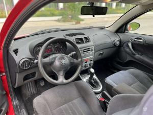 Sarkans Alfa Romeo 147 2005 Viļņa, ar dzinēja tilpumu 1.60 L un nobraukumu 184 tūkst. km par 1400 €, foto 10 vietnē AUTOMOTO.COM.LV