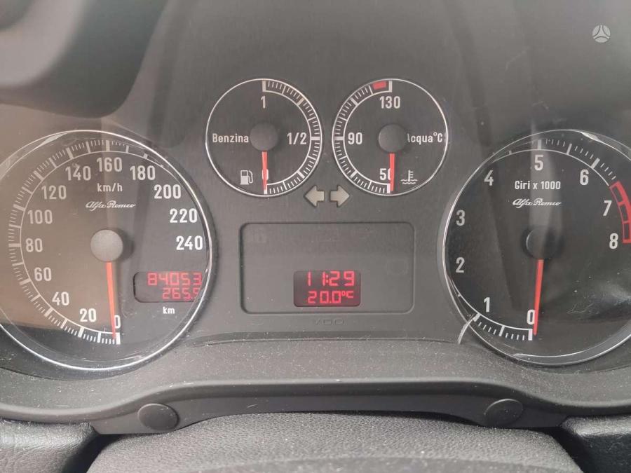 Red Alfa Romeo 147 2005 in Ukmerge, with an engine capacity of 1.60 L and mileage of 84 thousand km for 750 €, photo 8 on AUTOMOTO.COM.LV