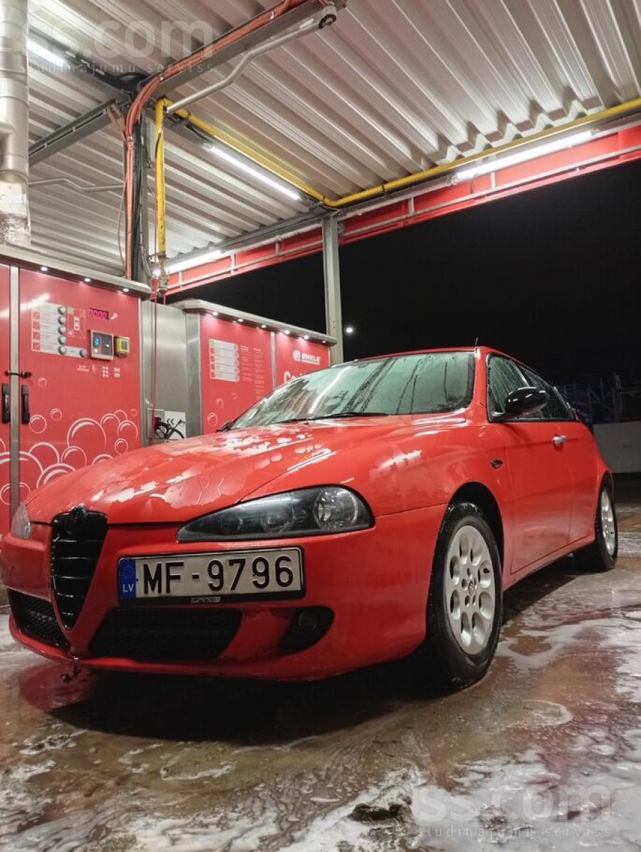 Red Alfa Romeo 147 2007 in Aluksne, with an engine capacity of 1.90 L and mileage of 223 thousand km for 900 €, photo 1 on AUTOMOTO.COM.LV