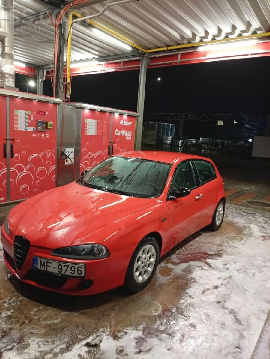 Red Alfa Romeo 147 2007 in Aluksne, with an engine capacity of 1.90 L and mileage of 223 thousand km for 900 €, photo 3 on AUTOMOTO.COM.LV