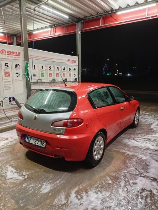 Sarkans Alfa Romeo 147 2007 Alūksne, ar dzinēja tilpumu 1.90 L un nobraukumu 223 tūkst. km par 900 €, foto 4 vietnē AUTOMOTO.COM.LV