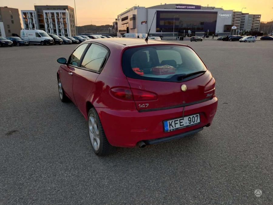 Red Alfa Romeo 147 2008 in Vilnius, with an engine capacity of 2.00 L and mileage of 98 thousand km for 1150 €, photo 5 on AUTOMOTO.COM.LV
