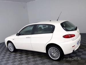 Balts Alfa Romeo 147 2007 Tallina, ar dzinēja tilpumu 1.60 L un nobraukumu 77 tūkst. km par 2699 €, foto 4 vietnē AUTOMOTO.COM.LV