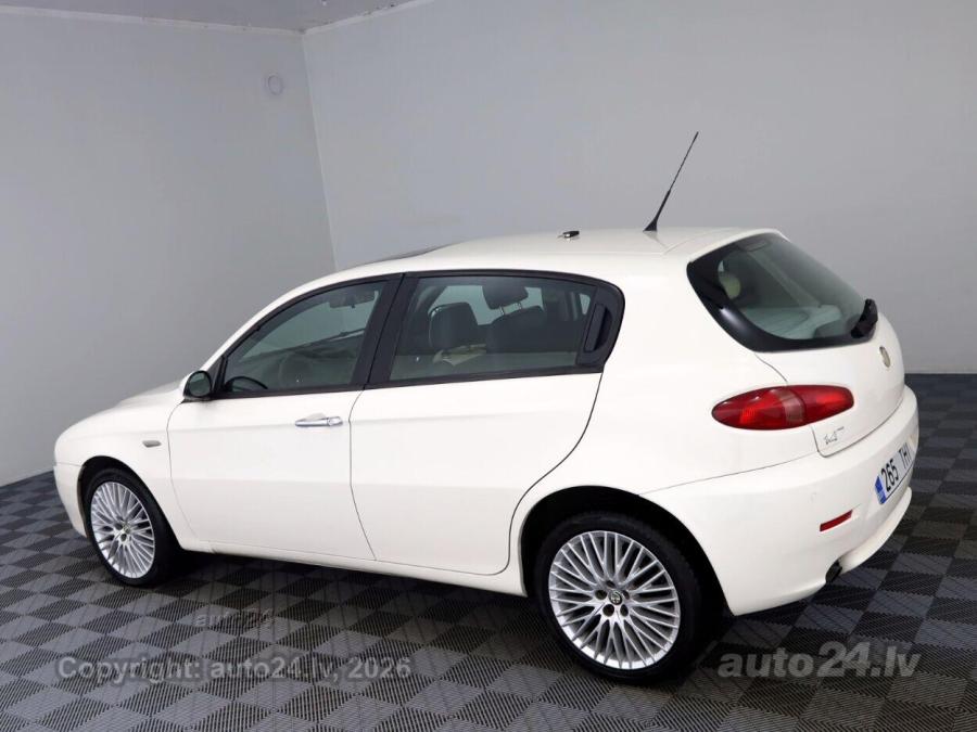 Balts Alfa Romeo 147 2007 Tallina, ar dzinēja tilpumu 1.60 L un nobraukumu 77 tūkst. km par 2699 €, foto 4 vietnē AUTOMOTO.COM.LV