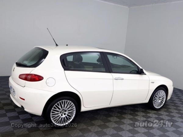 White Alfa Romeo 147 2007 in Tallinn, with an engine capacity of 1.60 L and mileage of 77 thousand km for 2699 €, photo 3 on AUTOMOTO.COM.LV