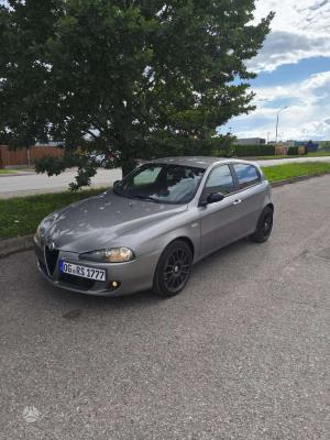 Yellow Alfa Romeo 147 2010 in Marijampole, with an engine capacity of 1.60 L and mileage of 200 thousand km for 2950 €, photo  on AUTOMOTO.COM.LV