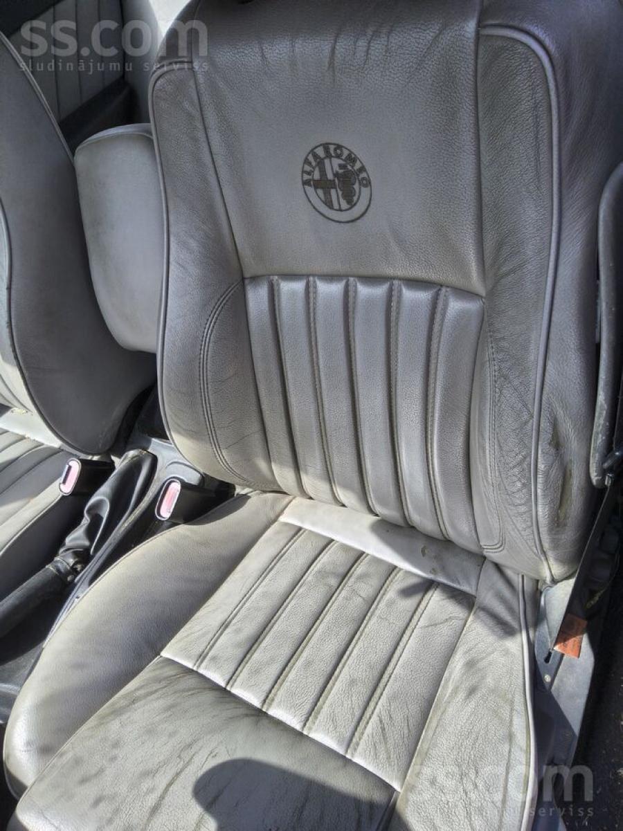 Melns Alfa Romeo 156 2000 Daugavpils, ar dzinēja tilpumu 1.90 L un nobraukumu 305 tūkst. km par 500 €, foto 11 vietnē AUTOMOTO.COM.LV