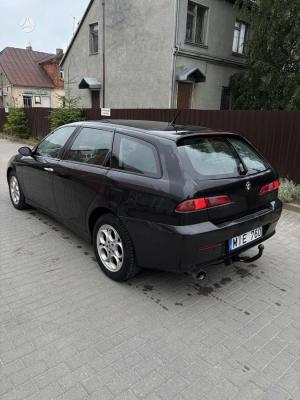Black Alfa Romeo 156 2004 in Joniskis, with an engine capacity of 1.91 L and mileage of 369 thousand km for 630 €, photo 4 on AUTOMOTO.COM.LV