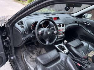 Black Alfa Romeo 156 2004 in Joniskis, with an engine capacity of 1.91 L and mileage of 369 thousand km for 630 €, photo 6 on AUTOMOTO.COM.LV
