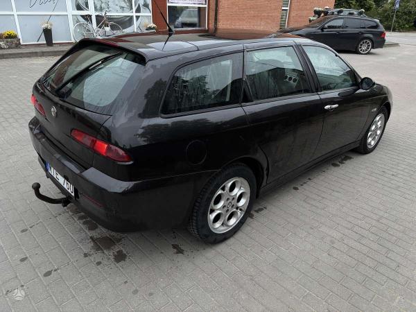 Melns Alfa Romeo 156 2004 Joniškis, ar dzinēja tilpumu 1.91 L un nobraukumu 369 tūkst. km par 630 €, foto 7 vietnē AUTOMOTO.COM.LV