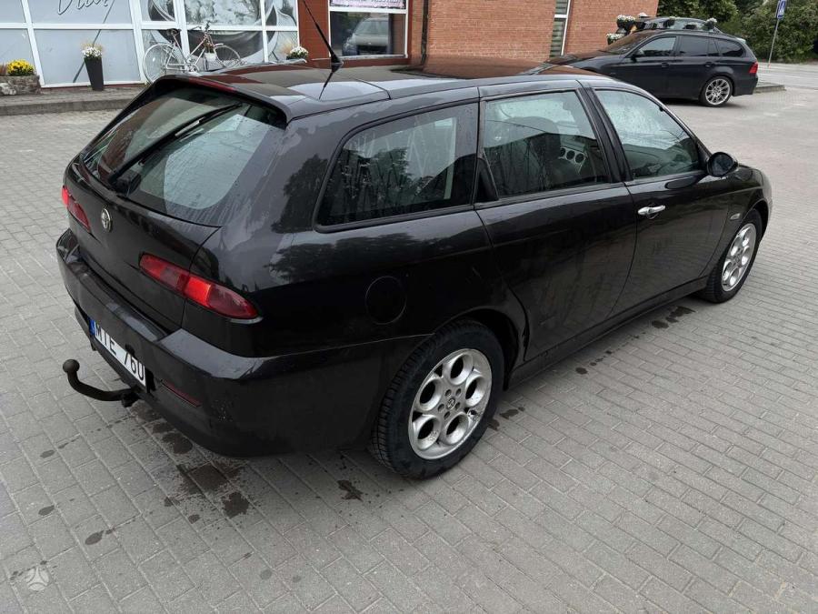 Black Alfa Romeo 156 2004 in Joniskis, with an engine capacity of 1.91 L and mileage of 369 thousand km for 630 €, photo 8 on AUTOMOTO.COM.LV