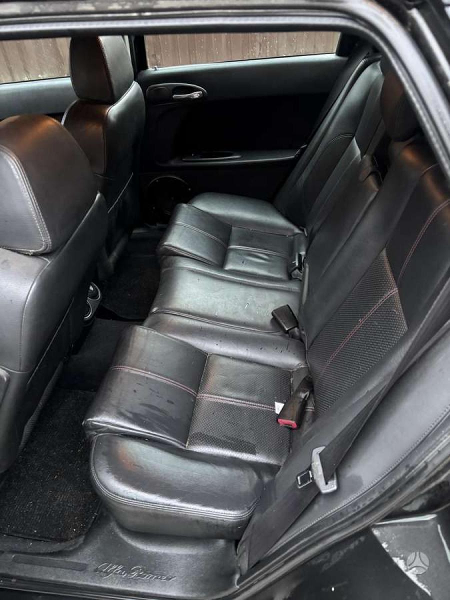 Black Alfa Romeo 156 2004 in Joniskis, with an engine capacity of 1.91 L and mileage of 369 thousand km for 630 €, photo 12 on AUTOMOTO.COM.LV