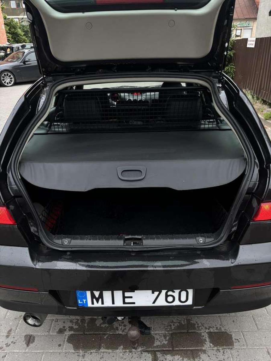 Black Alfa Romeo 156 2004 in Joniskis, with an engine capacity of 1.91 L and mileage of 369 thousand km for 630 €, photo 13 on AUTOMOTO.COM.LV