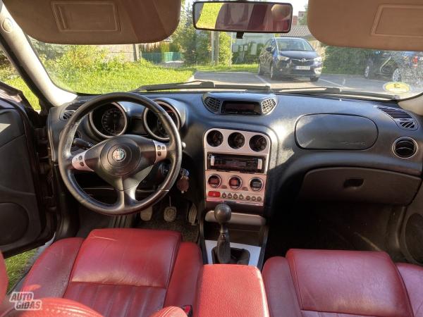 Black Alfa Romeo 156 2005 in Joniskis, with an engine capacity of 1.90 L and mileage of 286 thousand km for 599 €, photo 8 on AUTOMOTO.COM.LV