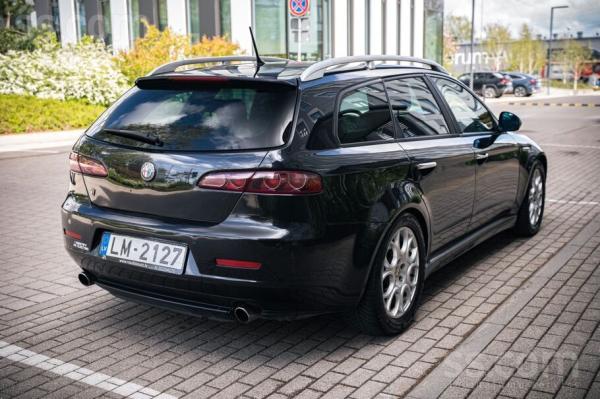Melns Alfa Romeo 156 2009 Rīga, ar dzinēja tilpumu 2.40 L un nobraukumu 0 tūkst. km par 1070 €, foto 4 vietnē AUTOMOTO.COM.LV
