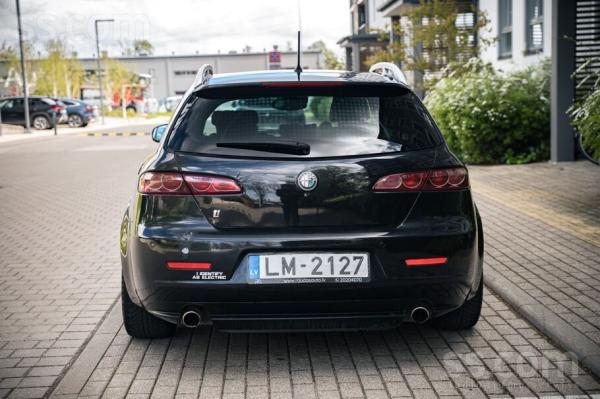 Melns Alfa Romeo 156 2009 Rīga, ar dzinēja tilpumu 2.40 L un nobraukumu 0 tūkst. km par 1070 €, foto 5 vietnē AUTOMOTO.COM.LV