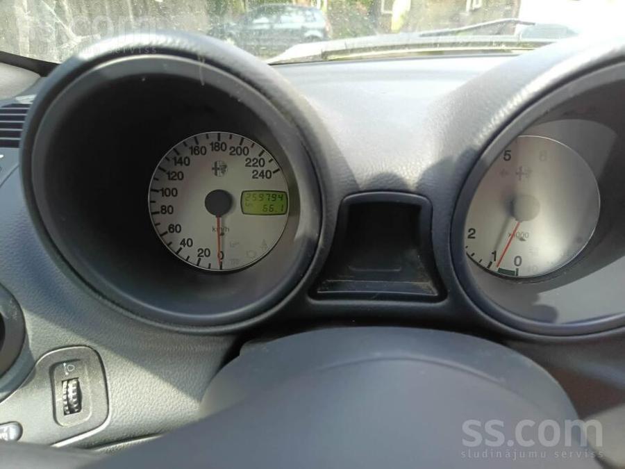 Синий Альфа Ромео 156 2000 в Рига, объемом двигателя 1.90 л и пробегом 258 тыс. км за 1100 €, фото 11 на AUTOMOTO.COM.LV