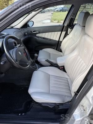 Grey Alfa Romeo 156 2000 in Cesis, with an engine capacity of 1.60 L and mileage of 80 thousand km for 6500 €, photo 4 on AUTOMOTO.COM.LV
