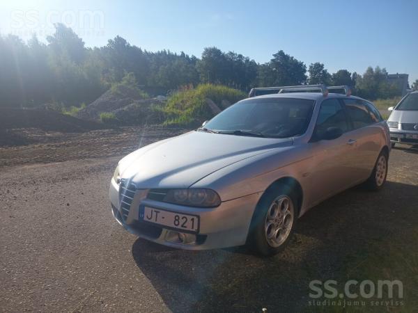 Pelēks Alfa Romeo 156 2001 Rīga, ar dzinēja tilpumu 2.00 L un nobraukumu 335 tūkst. km par 500 €, foto 1 vietnē AUTOMOTO.COM.LV