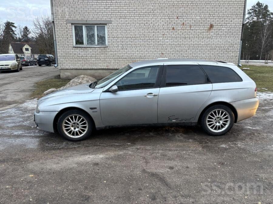 Серый Альфа Ромео 156 2004 в Цесис, объемом двигателя 1.90 л и пробегом 304 тыс. км за 450 €, фото 3 на AUTOMOTO.COM.LV