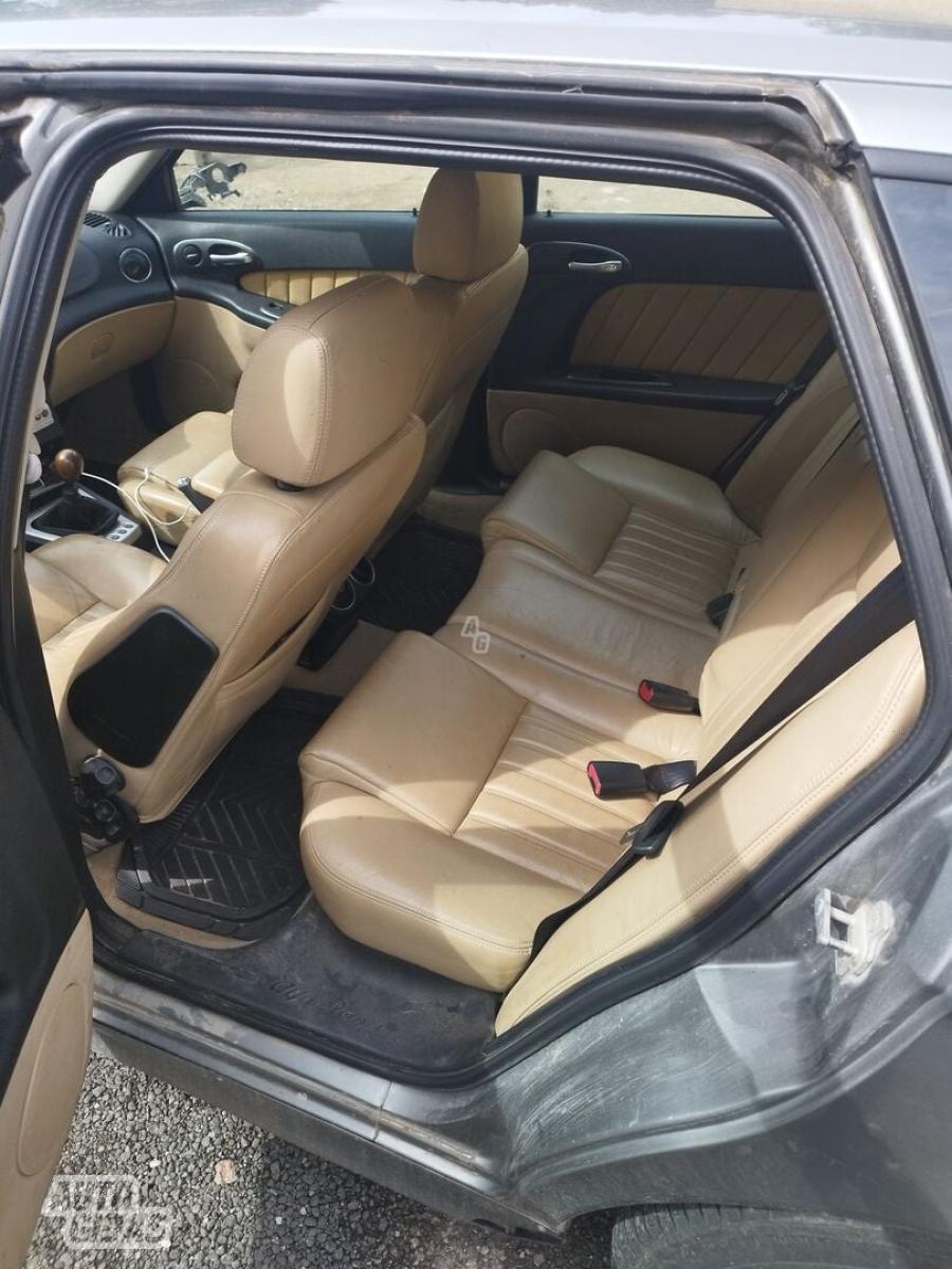 Pelēks Alfa Romeo 156 2005 Šauļi, ar dzinēja tilpumu 1.90 L un nobraukumu 322 tūkst. km par 800 €, foto 4 vietnē AUTOMOTO.COM.LV