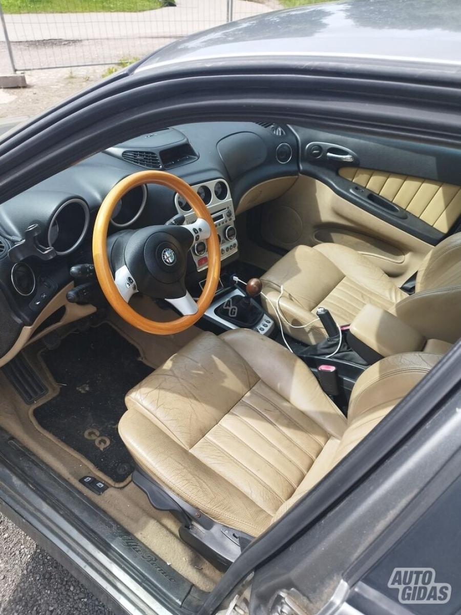 Pelēks Alfa Romeo 156 2005 Šauļi, ar dzinēja tilpumu 1.90 L un nobraukumu 322 tūkst. km par 800 €, foto 5 vietnē AUTOMOTO.COM.LV