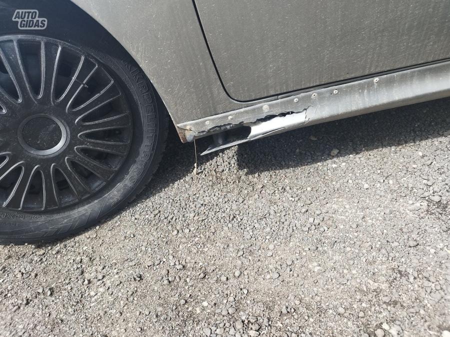 Pelēks Alfa Romeo 156 2005 Šauļi, ar dzinēja tilpumu 1.90 L un nobraukumu 322 tūkst. km par 800 €, foto 7 vietnē AUTOMOTO.COM.LV