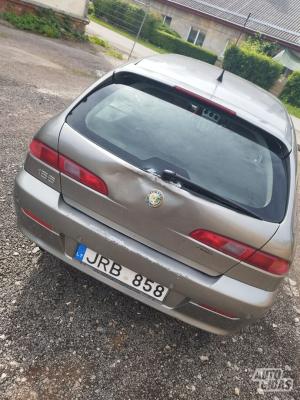 Pelēks Alfa Romeo 156 2005 Šauļi, ar dzinēja tilpumu 1.90 L un nobraukumu 322 tūkst. km par 800 €, foto 9 vietnē AUTOMOTO.COM.LV