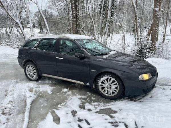 Grey Alfa Romeo 156 2005 in Aizkraukle, with an engine capacity of 1.90 L and mileage of 266 thousand km for 2650 €, photo 3 on AUTOMOTO.COM.LV