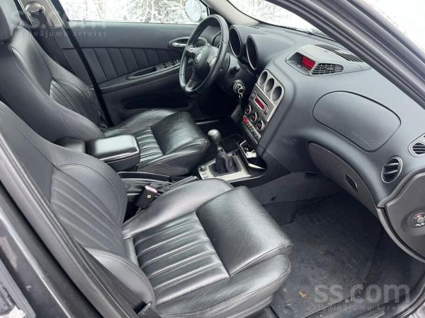 Grey Alfa Romeo 156 2005 in Aizkraukle, with an engine capacity of 1.90 L and mileage of 266 thousand km for 2650 €, photo 8 on AUTOMOTO.COM.LV