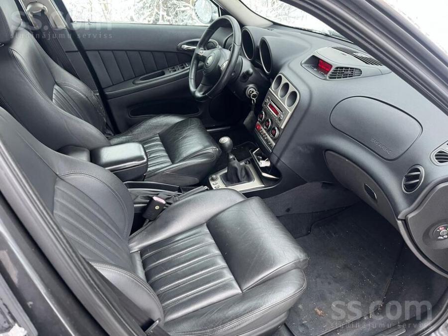 Pelēks Alfa Romeo 156 2005 Aizkraukle, ar dzinēja tilpumu 1.90 L un nobraukumu 266 tūkst. km par 2650 €, foto 8 vietnē AUTOMOTO.COM.LV