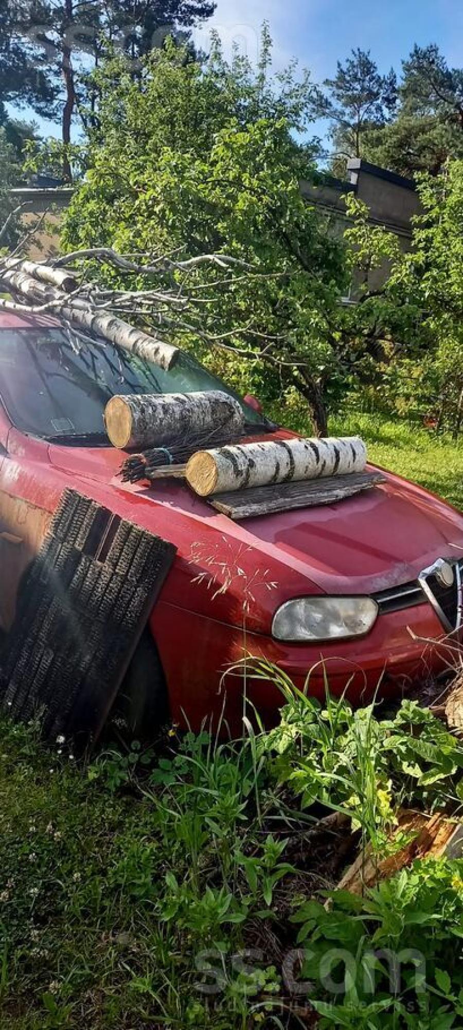 Red Alfa Romeo 156 2002 in Riga, with an engine capacity of 1.90 L and mileage of 275 thousand km for 500 €, photo 1 on AUTOMOTO.COM.LV