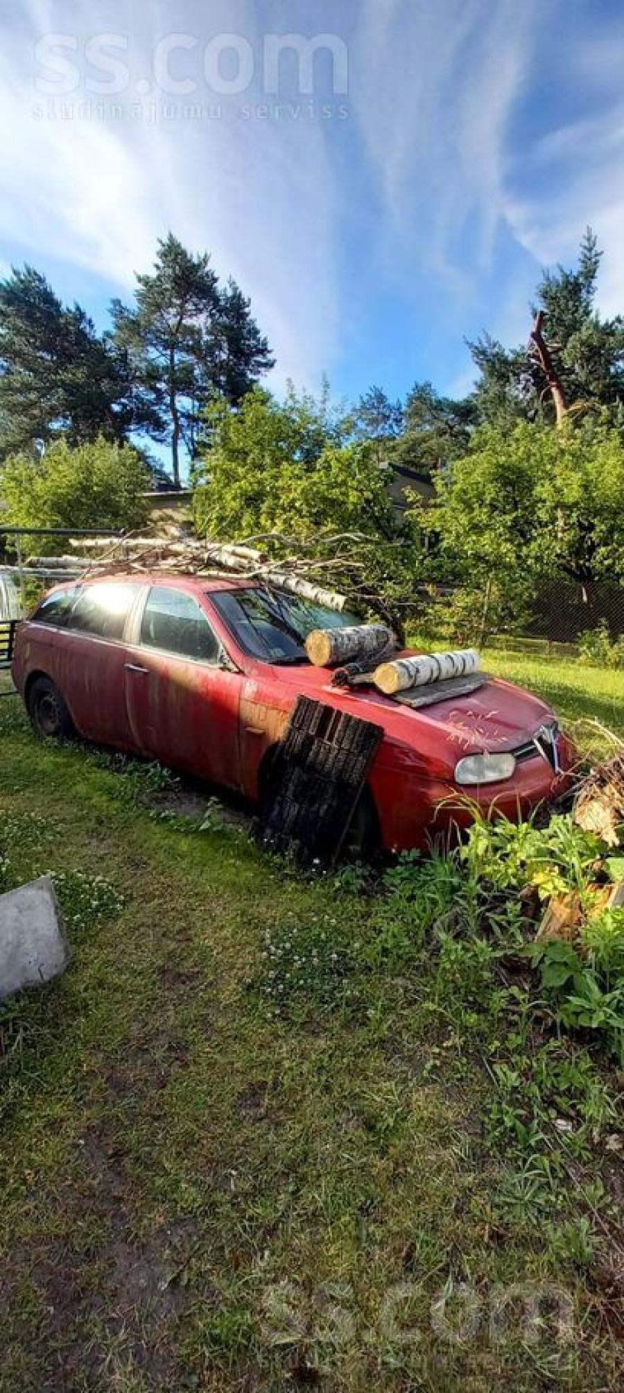 Red Alfa Romeo 156 2002 in Riga, with an engine capacity of 1.90 L and mileage of 275 thousand km for 500 €, photo 2 on AUTOMOTO.COM.LV