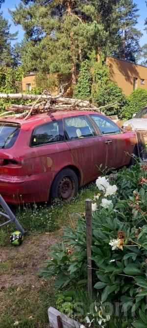 Red Alfa Romeo 156 2002 in Riga, with an engine capacity of 1.90 L and mileage of 275 thousand km for 500 €, photo 3 on AUTOMOTO.COM.LV