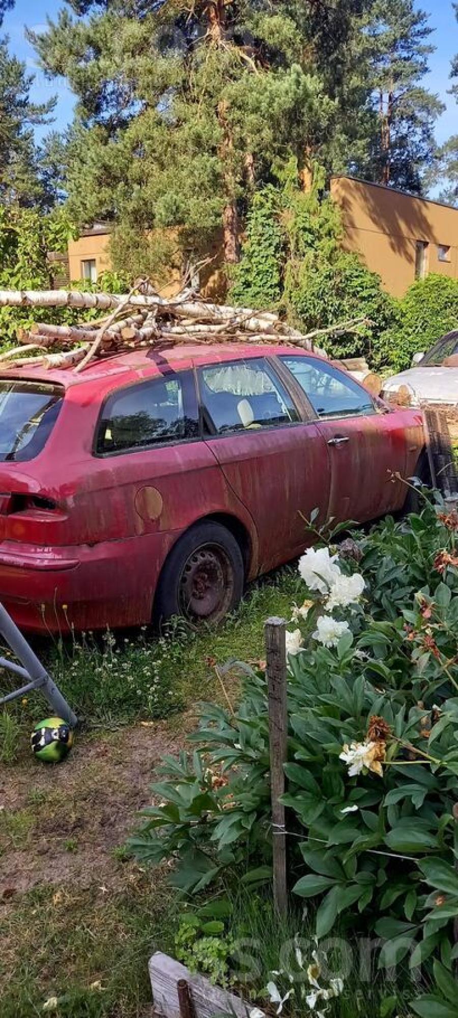 Red Alfa Romeo 156 2002 in Riga, with an engine capacity of 1.90 L and mileage of 275 thousand km for 500 €, photo 3 on AUTOMOTO.COM.LV