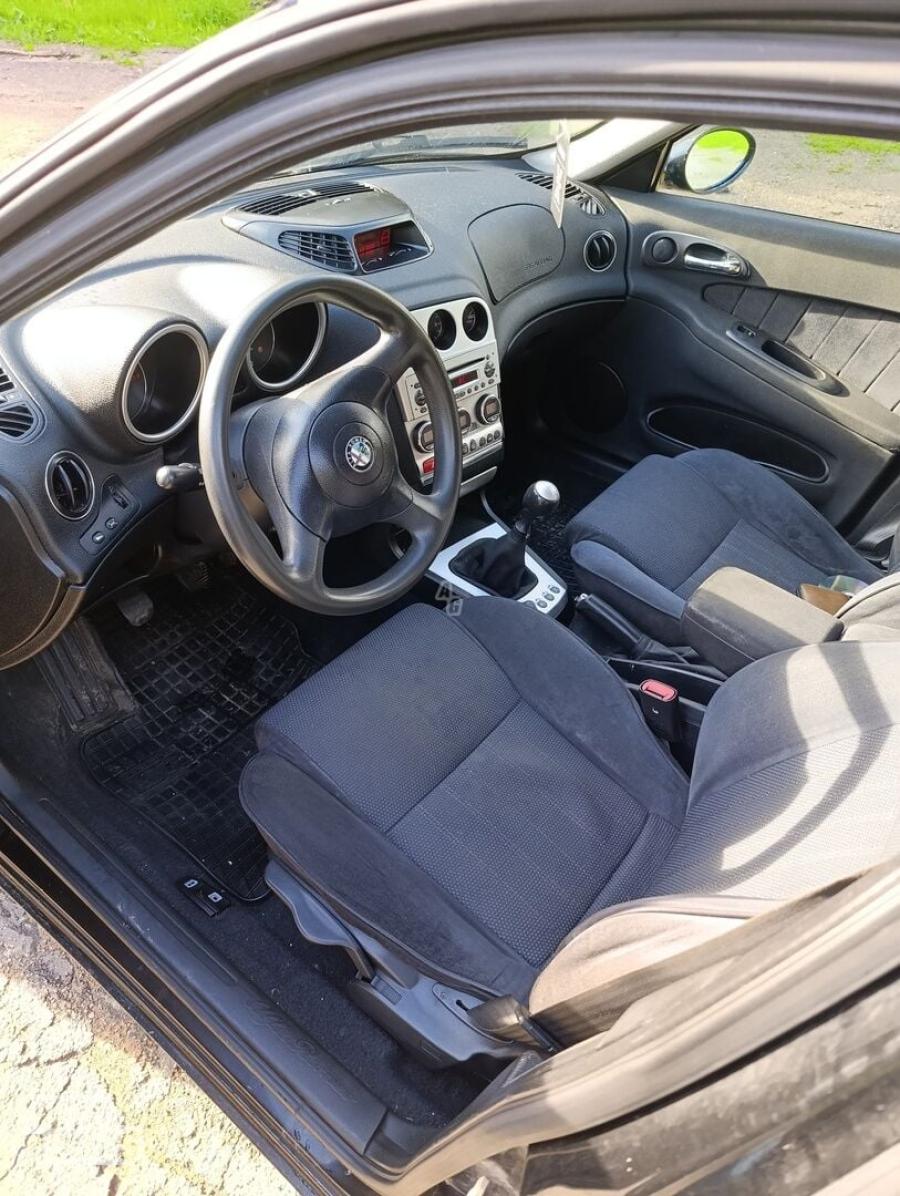 Alfa Romeo 156 2004 Viļņa, ar dzinēja tilpumu 1.90 L un nobraukumu 322 tūkst. km par 800 €, foto 6 vietnē AUTOMOTO.COM.LV