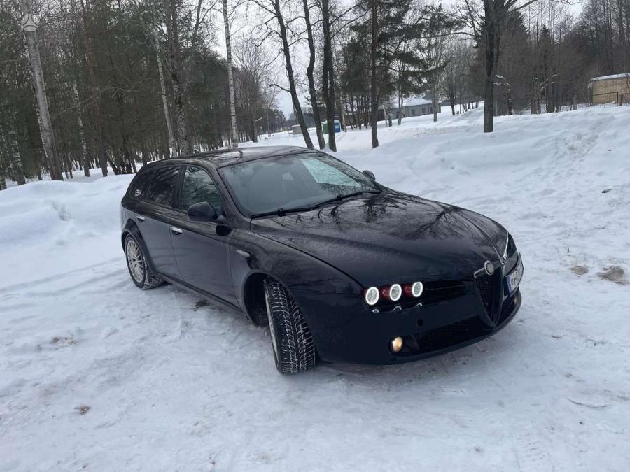 Melns Alfa Romeo 159 2007 Ignalina, ar dzinēja tilpumu 1.90 L un nobraukumu 400 tūkst. km par 1100 €, foto 4 vietnē AUTOMOTO.COM.LV