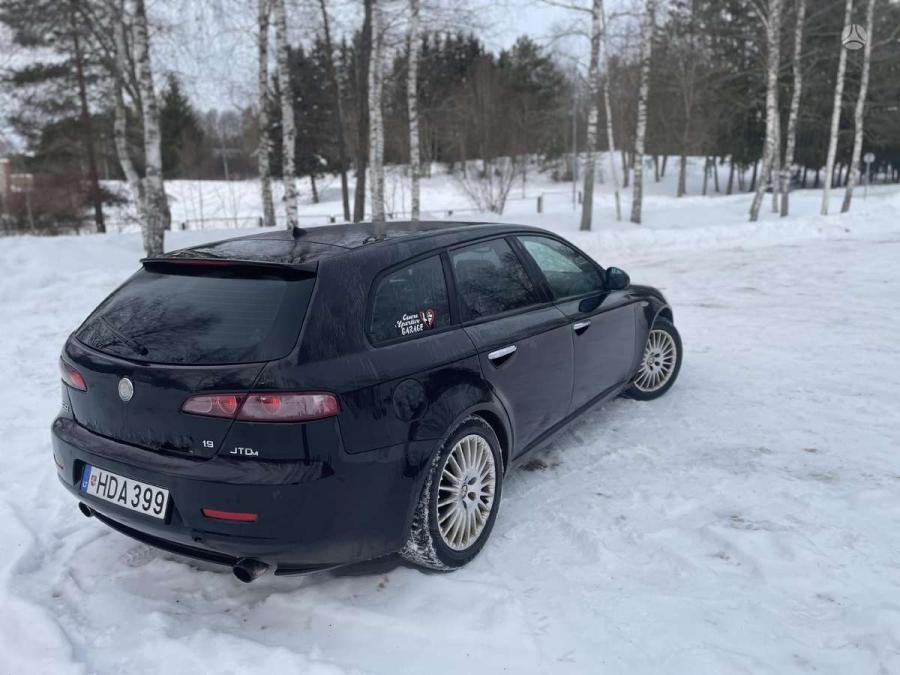 Melns Alfa Romeo 159 2007 Ignalina, ar dzinēja tilpumu 1.90 L un nobraukumu 400 tūkst. km par 1100 €, foto 6 vietnē AUTOMOTO.COM.LV
