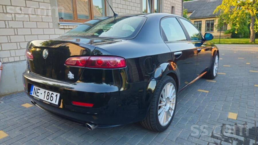 Melns Alfa Romeo 159 2006 Saldus, ar dzinēja tilpumu 2.40 L un nobraukumu 258 tūkst. km par 1600 €, foto 2 vietnē AUTOMOTO.COM.LV