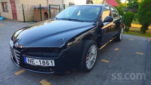 Melns Alfa Romeo 159 2006 Saldus, ar dzinēja tilpumu 2.40 L un nobraukumu 258 tūkst. km par 1600 €, foto 3 vietnē AUTOMOTO.COM.LV