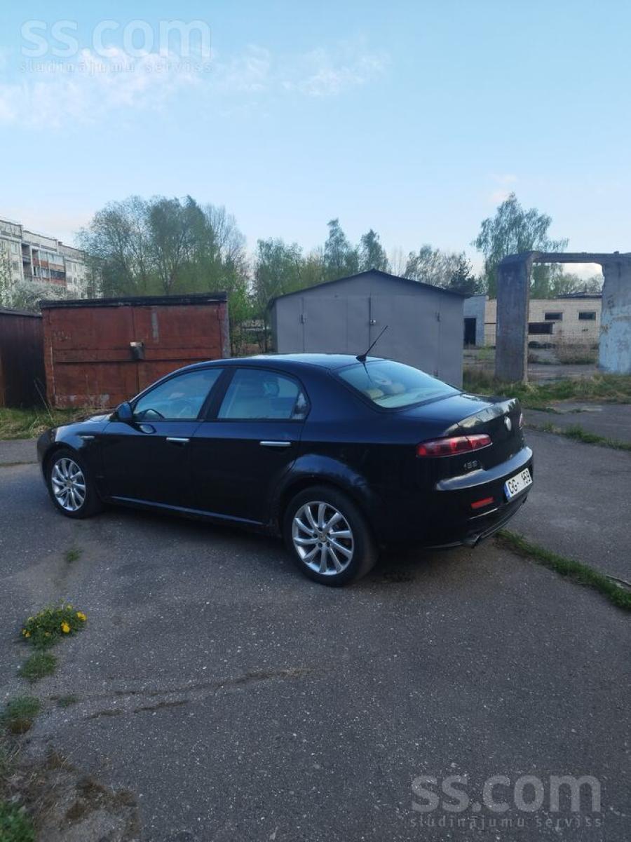 Black Alfa Romeo 159 2006 in Riga, with an engine capacity of 1.90 L and mileage of 280 thousand km for 2000 €, photo 4 on AUTOMOTO.COM.LV