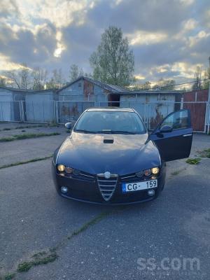 Black Alfa Romeo 159 2006 in Riga, with an engine capacity of 1.90 L and mileage of 280 thousand km for 2000 €, photo 6 on AUTOMOTO.COM.LV