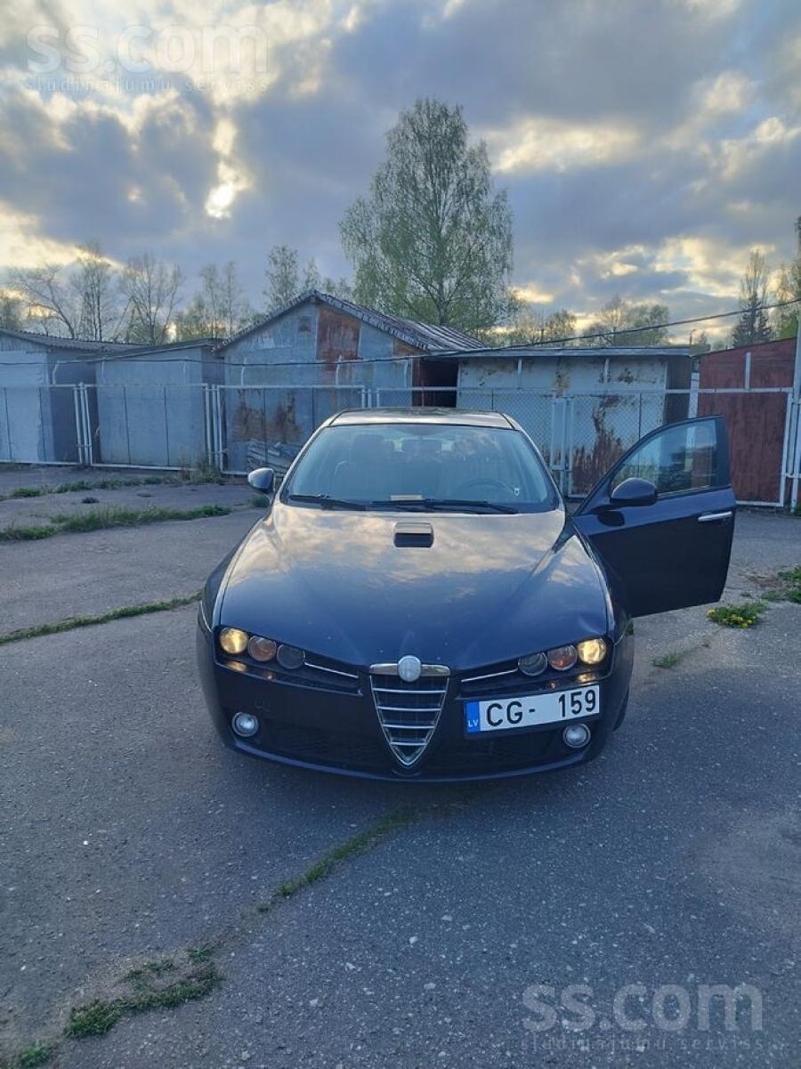 Black Alfa Romeo 159 2006 in Riga, with an engine capacity of 1.90 L and mileage of 280 thousand km for 2000 €, photo 6 on AUTOMOTO.COM.LV
