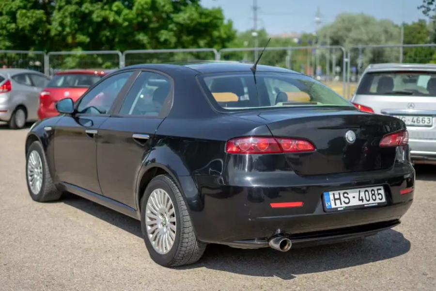 Melns Alfa Romeo 159 2006 Liepāja, ar dzinēja tilpumu 1.80 L un nobraukumu 208 tūkst. km par 2350 €, foto 3 vietnē AUTOMOTO.COM.LV