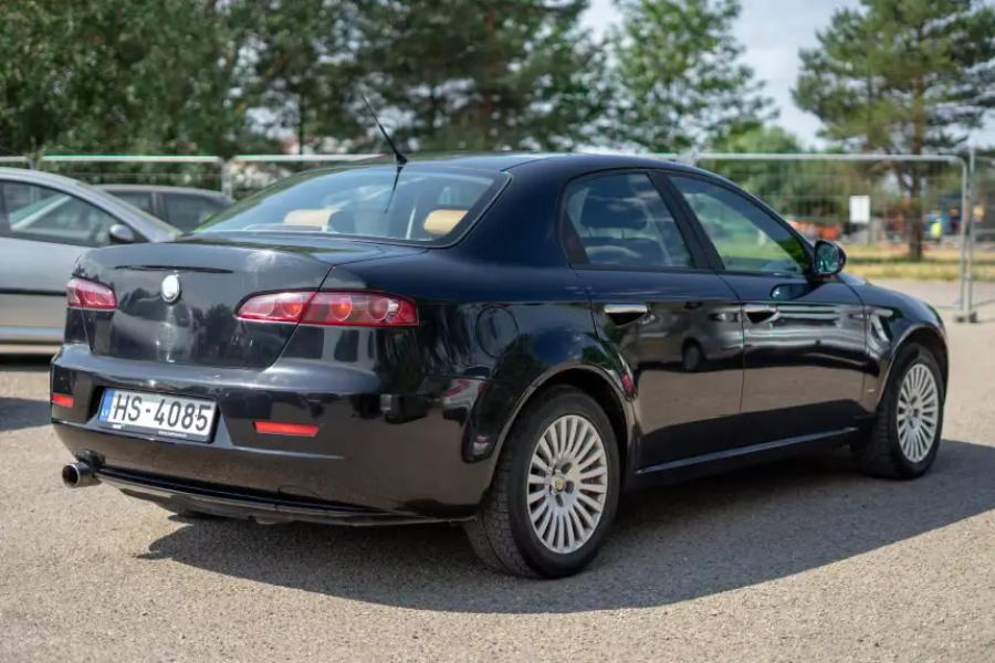 Melns Alfa Romeo 159 2006 Liepāja, ar dzinēja tilpumu 1.80 L un nobraukumu 208 tūkst. km par 2350 €, foto 5 vietnē AUTOMOTO.COM.LV