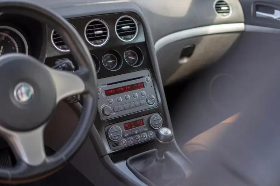 Melns Alfa Romeo 159 2006 Liepāja, ar dzinēja tilpumu 1.80 L un nobraukumu 208 tūkst. km par 2350 €, foto 15 vietnē AUTOMOTO.COM.LV