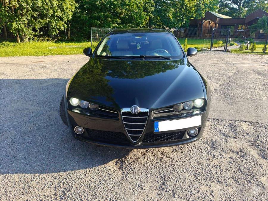 Black Alfa Romeo 159 2006 in Klaipeda, with an engine capacity of 2.20 L and mileage of 252 thousand km for 1200 €, photo 6 on AUTOMOTO.COM.LV