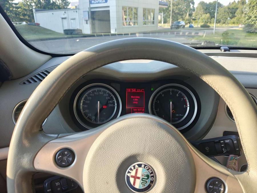 Black Alfa Romeo 159 2006 in Klaipeda, with an engine capacity of 2.20 L and mileage of 252 thousand km for 1200 €, photo 8 on AUTOMOTO.COM.LV